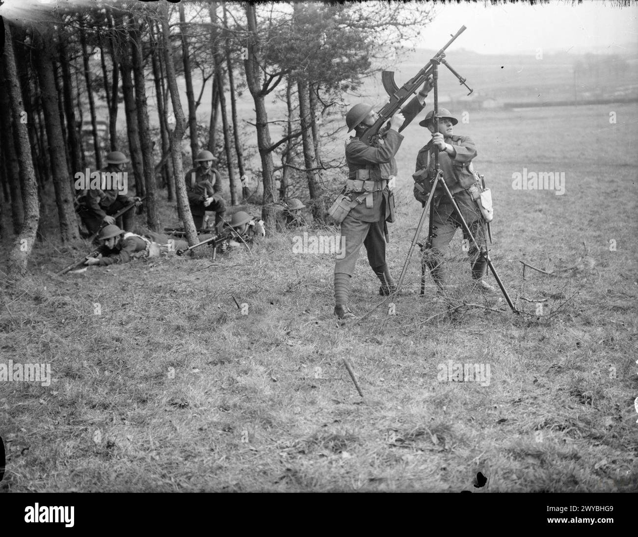 THE BRITISH ARMY IN THE UNITED KINGDOM 1939-45 - Infantrymen of the King's Royal Rifle Corps ...