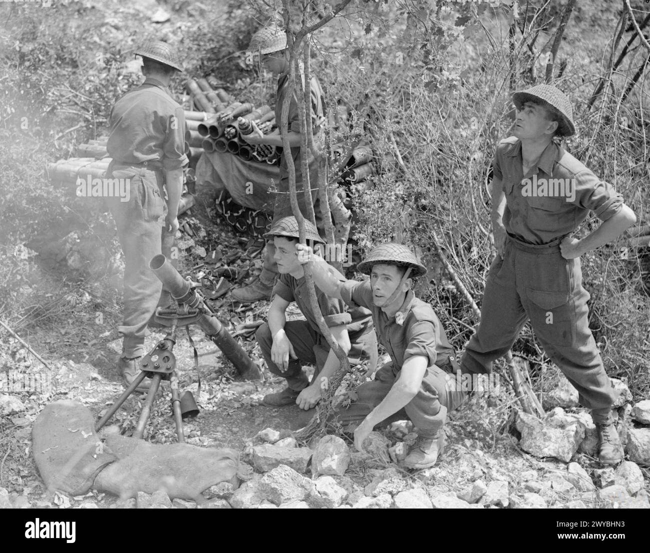 ROYAL AIR FORCE: ITALY, THE BALKANS AND SOUTH-EAST EUROPE, 1944-1945. - A 3-inch mortar crew of ...