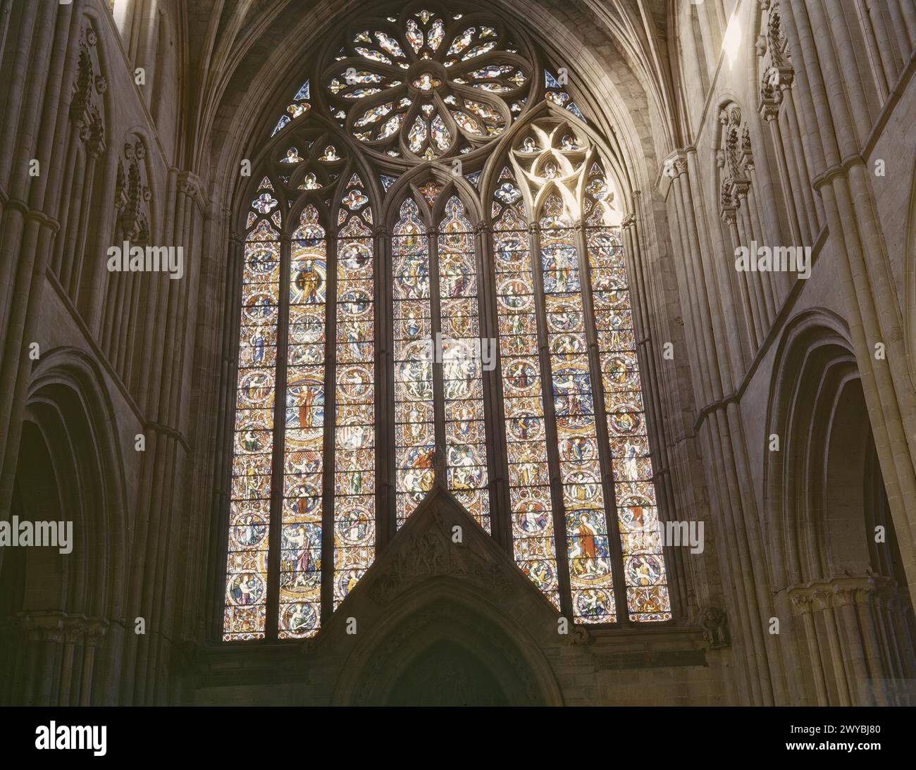 Worcester cathedral window hi-res stock photography and images - Alamy