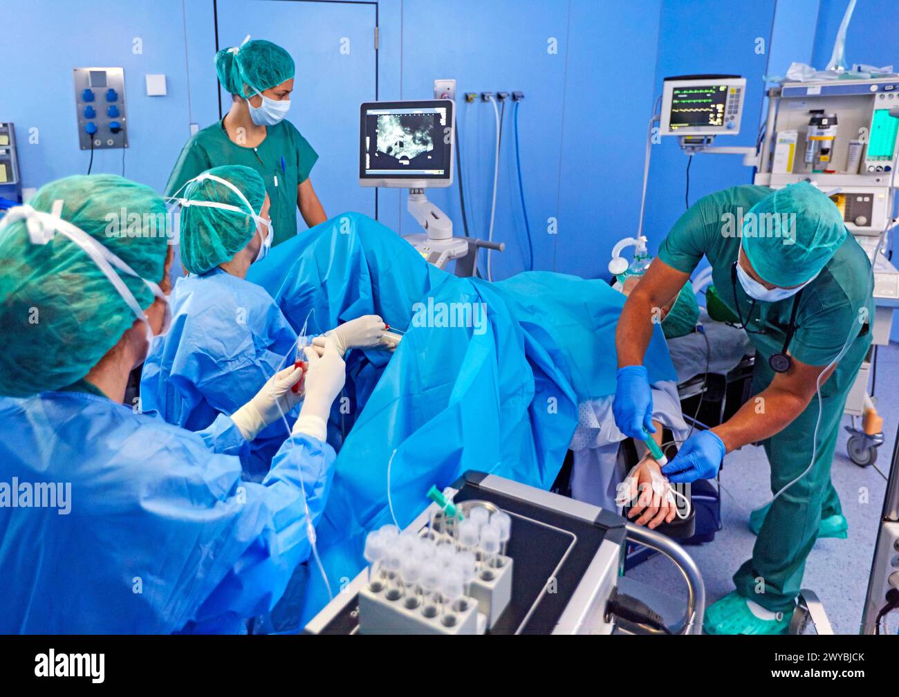 Medical assistance reproduction hi-res stock photography and images - Alamy