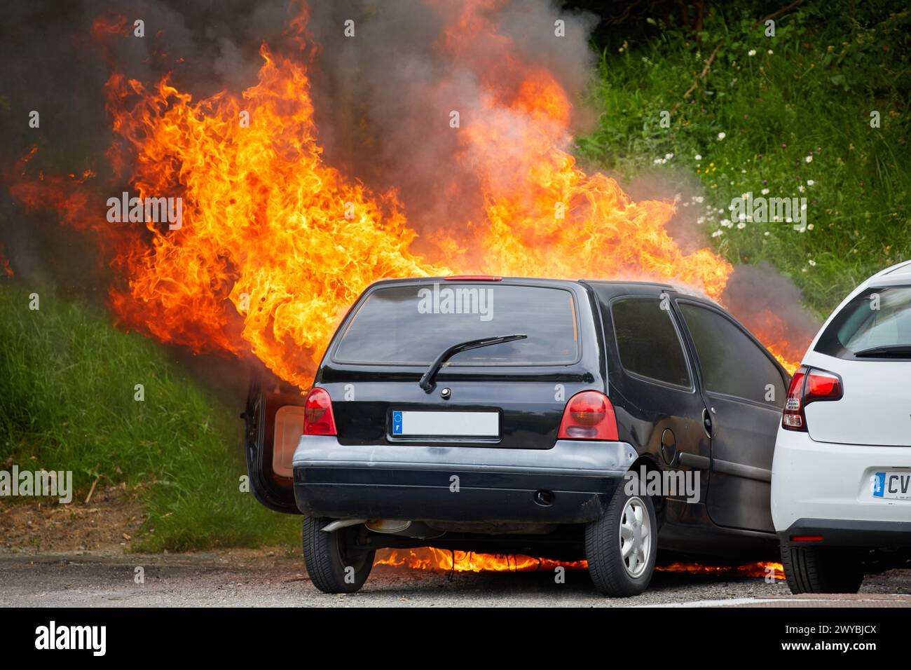 Lorry burning hi-res stock photography and images - Alamy