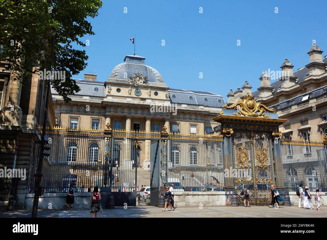 Tribunal de grande instance paris hi-res stock photography and images ...