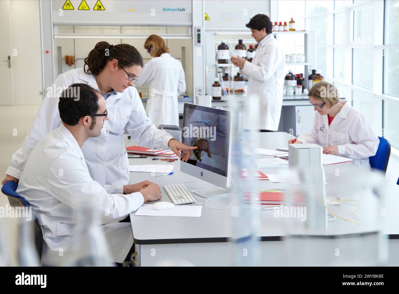 Laboratorio molecular hi-res stock photography and images - Alamy