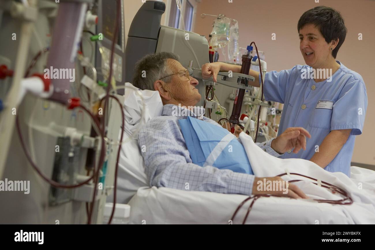 Hemodialysis elderly hi-res stock photography and images - Alamy