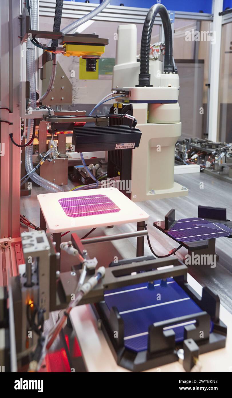 Equipment manufacturing photovoltaic cell strings. For joining and ...