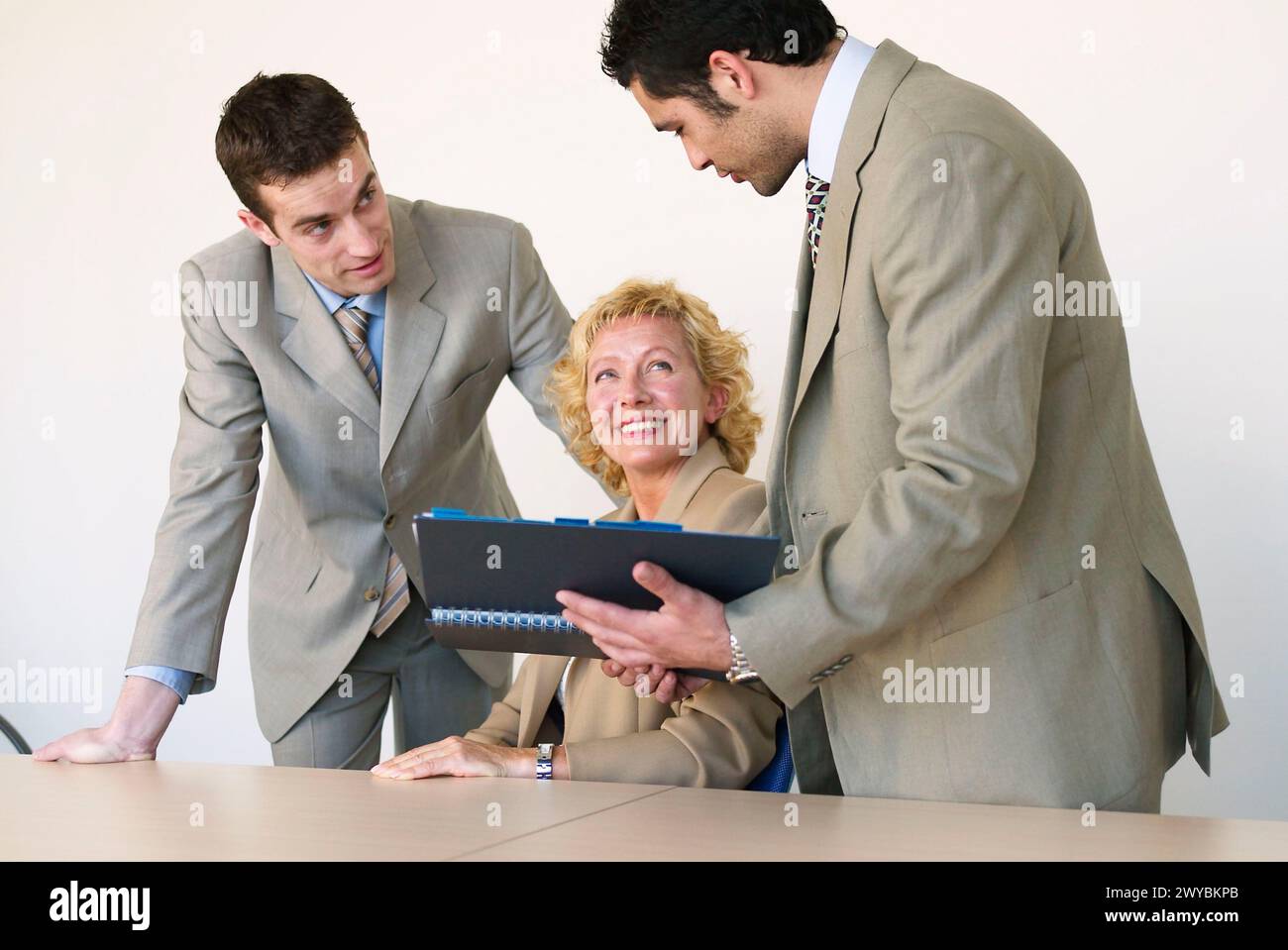 Business meeting boss subordinate report hi-res stock photography and ...