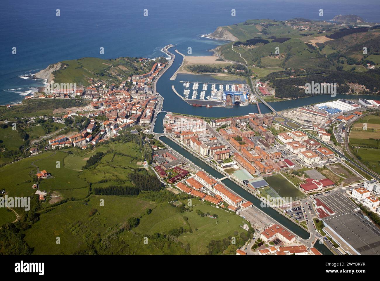 Mouth of Urola river, Zumaia, Guipuzcoa, Basque Country, Spain Stock ...