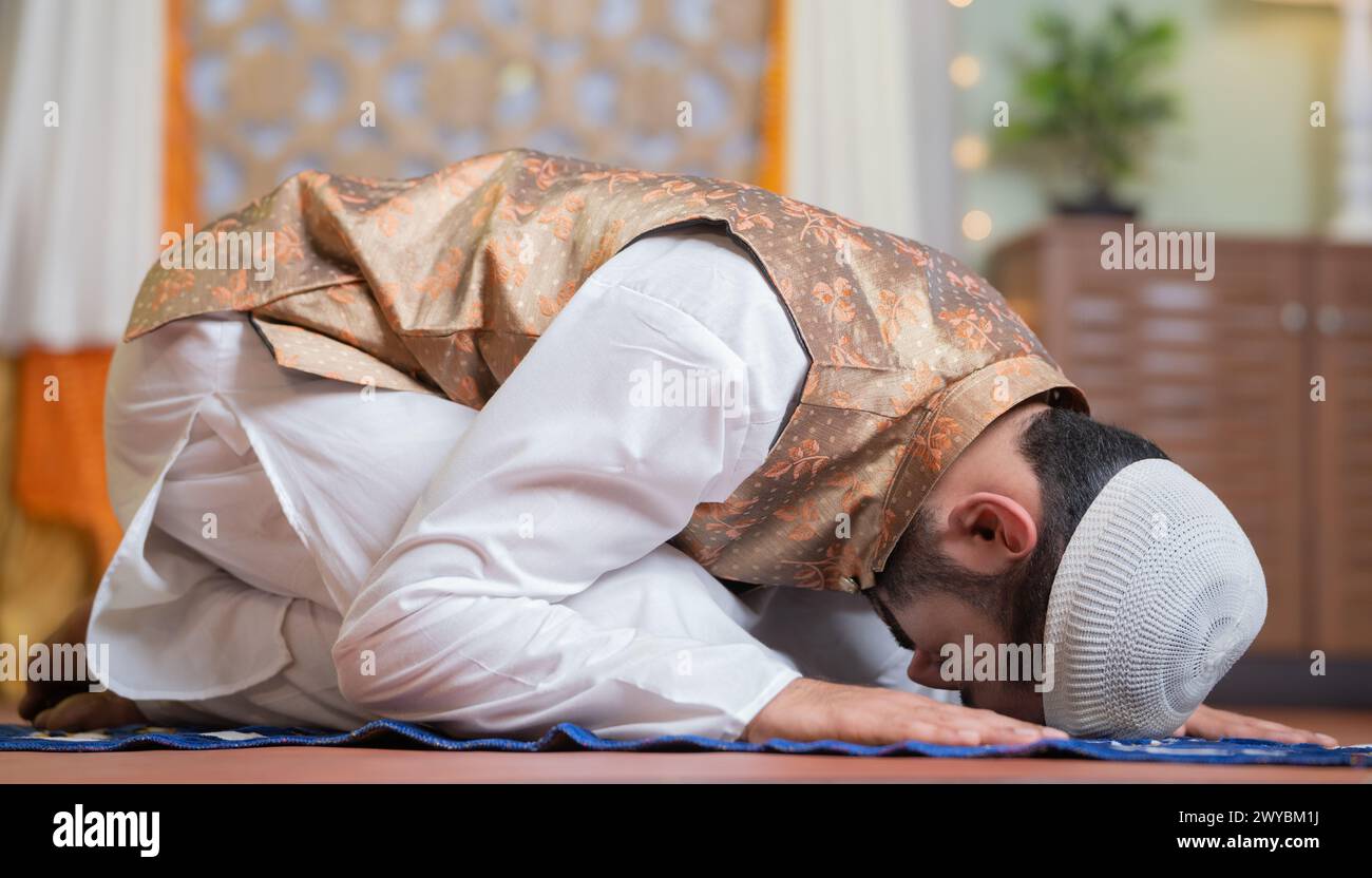 Indian muslim man hi-res stock photography and images - Alamy