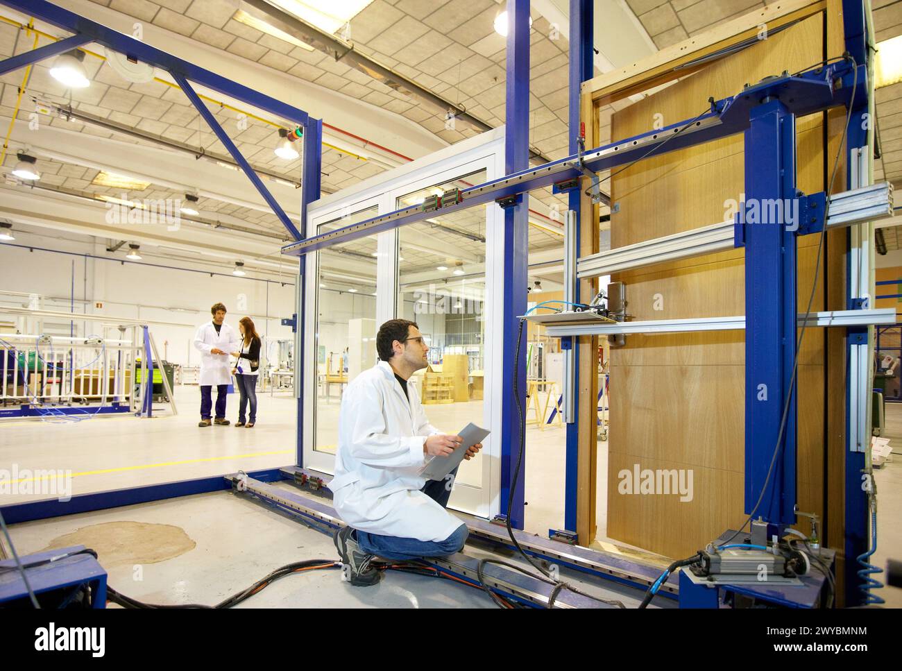 Testing a door opening/closing cycle, material homologation, Technology ...