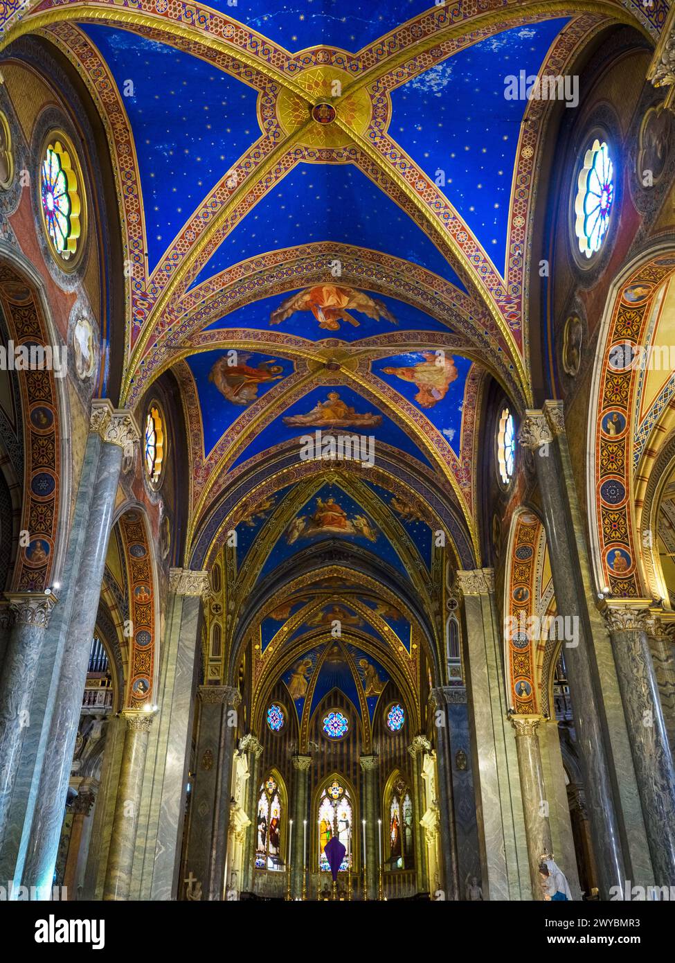 Main nave and the decorated vaulted ceiling in the Basilica di Santa ...