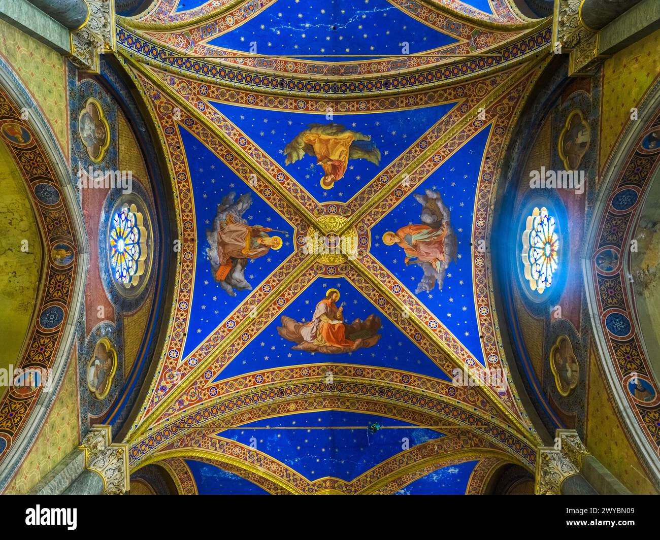 Decorated vaulted ceiling in the Basilica di Santa Maria sopra Minerva ...