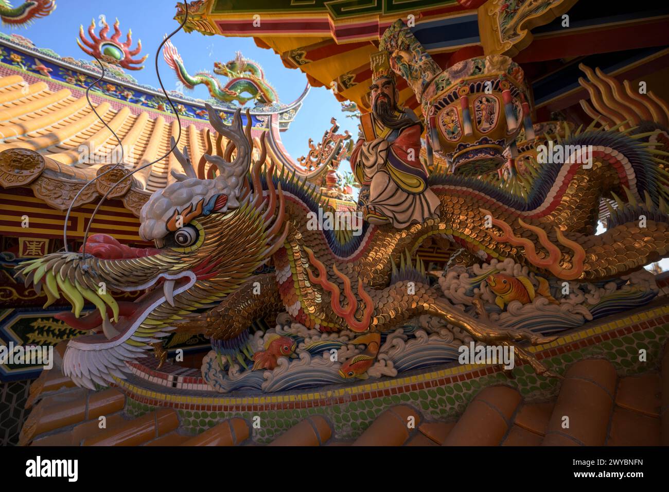 Majestic dragon statue atop a temple roof Stock Photo - Alamy