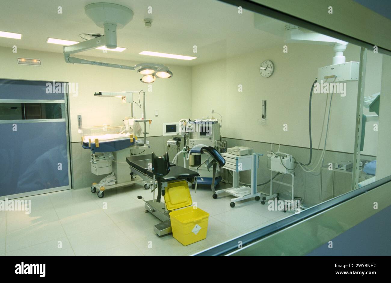 Hospital delivery room Stock Photo - Alamy