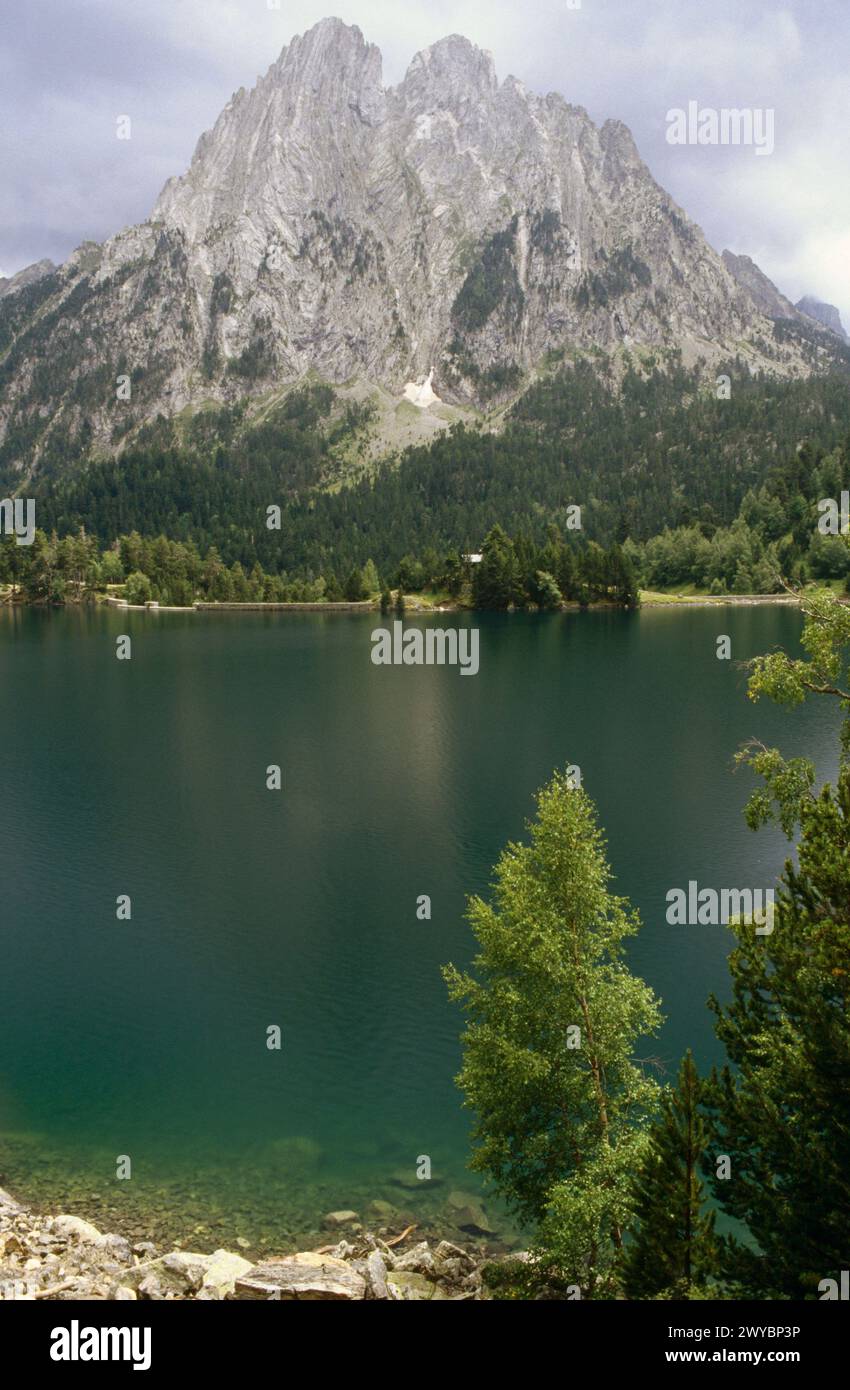 Els Encantats. Estany de Sant Maurici. Parc Nacional d´Aigües Tortes ...
