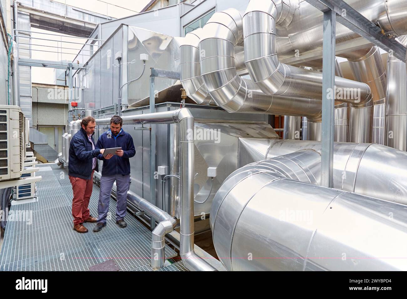 Maintenance worker, Installation of air conditioning, Ventilation air ...