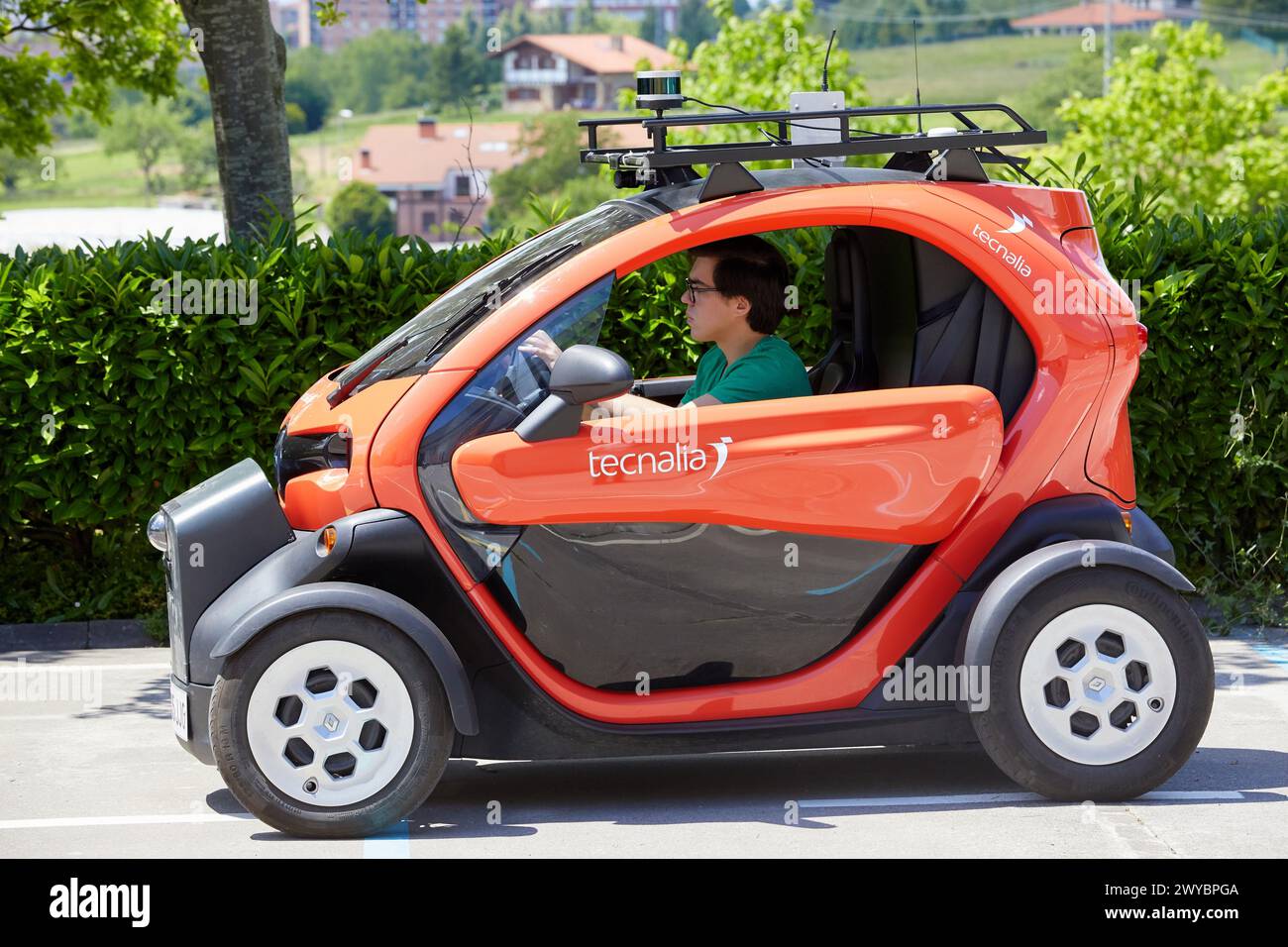 Twizzy, electric vehicle, Researchers work in two electric cars, the ...