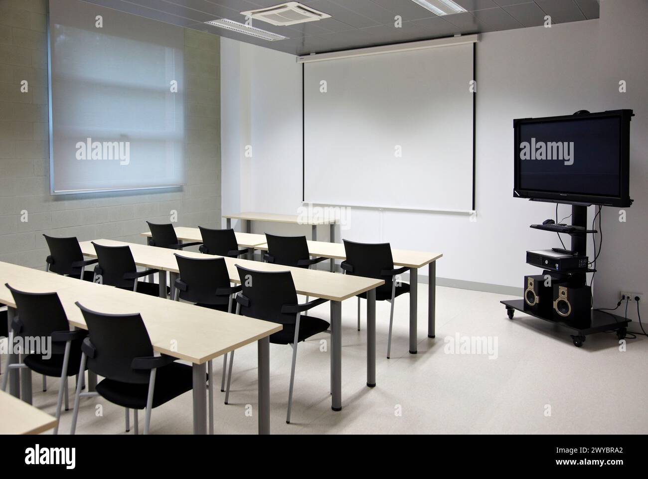 Meeting room, Materials Physics Center is a joint center of the Spanish ...