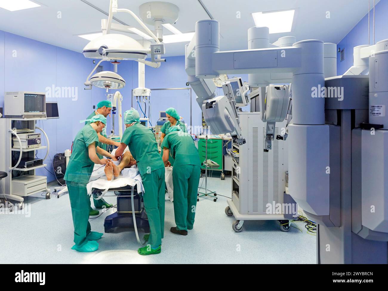 Operating room, Prostate cancer robotic surgery, Da Vinci surgical ...