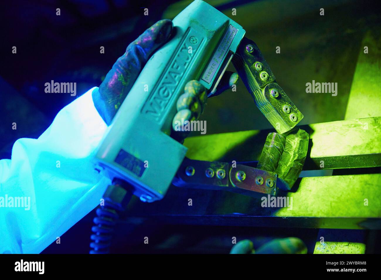 Magnaflux control cracks. Test with magnetic particles. NDT Laboratory ...