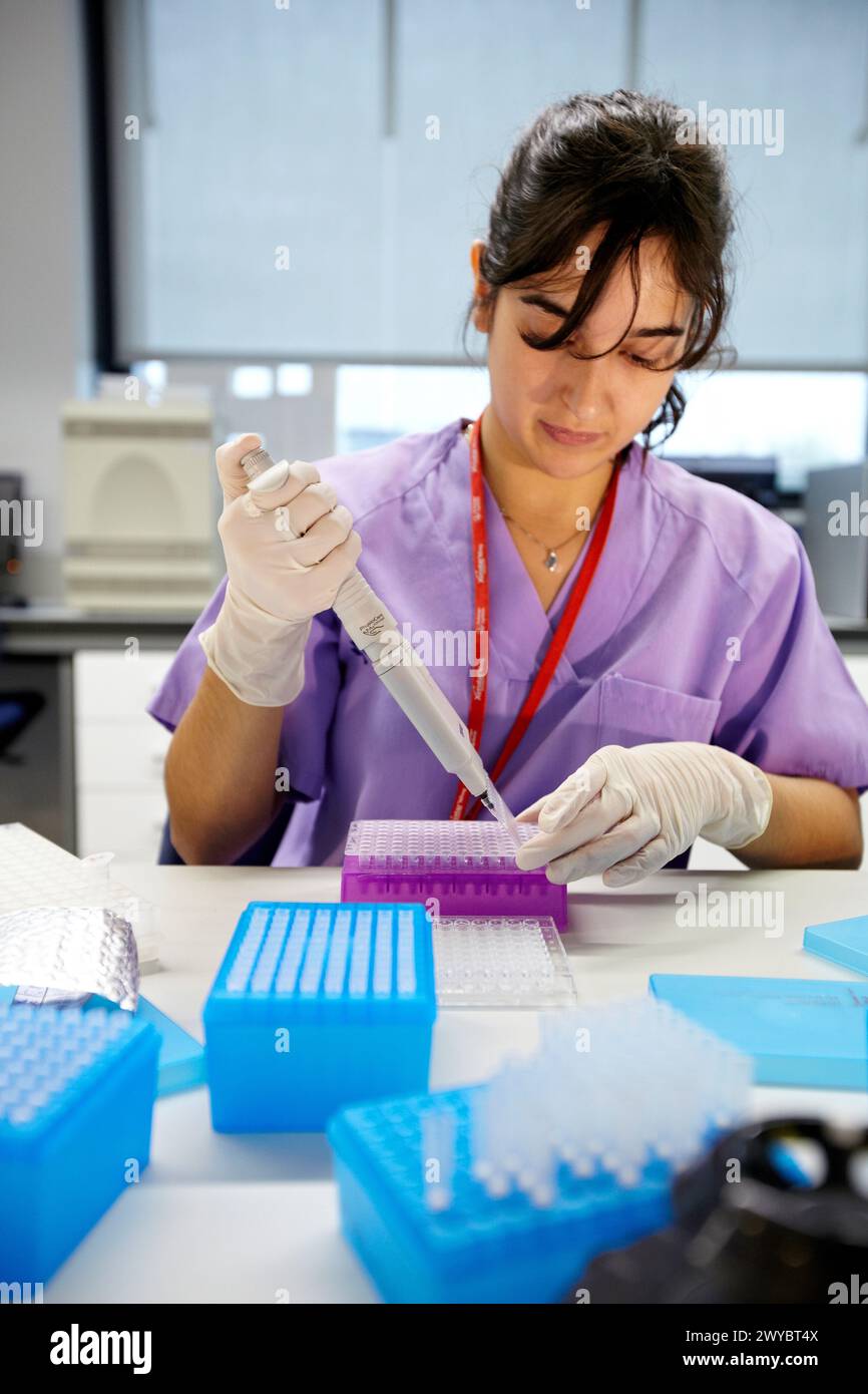 Preparing samples for DNA sequencing, Genomics Unit, DNA and RNA ...