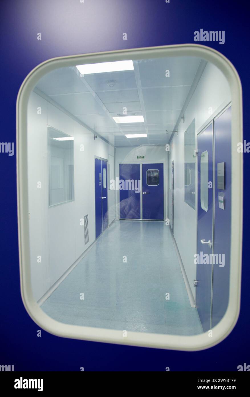 Cleanroom corridor hi-res stock photography and images - Alamy