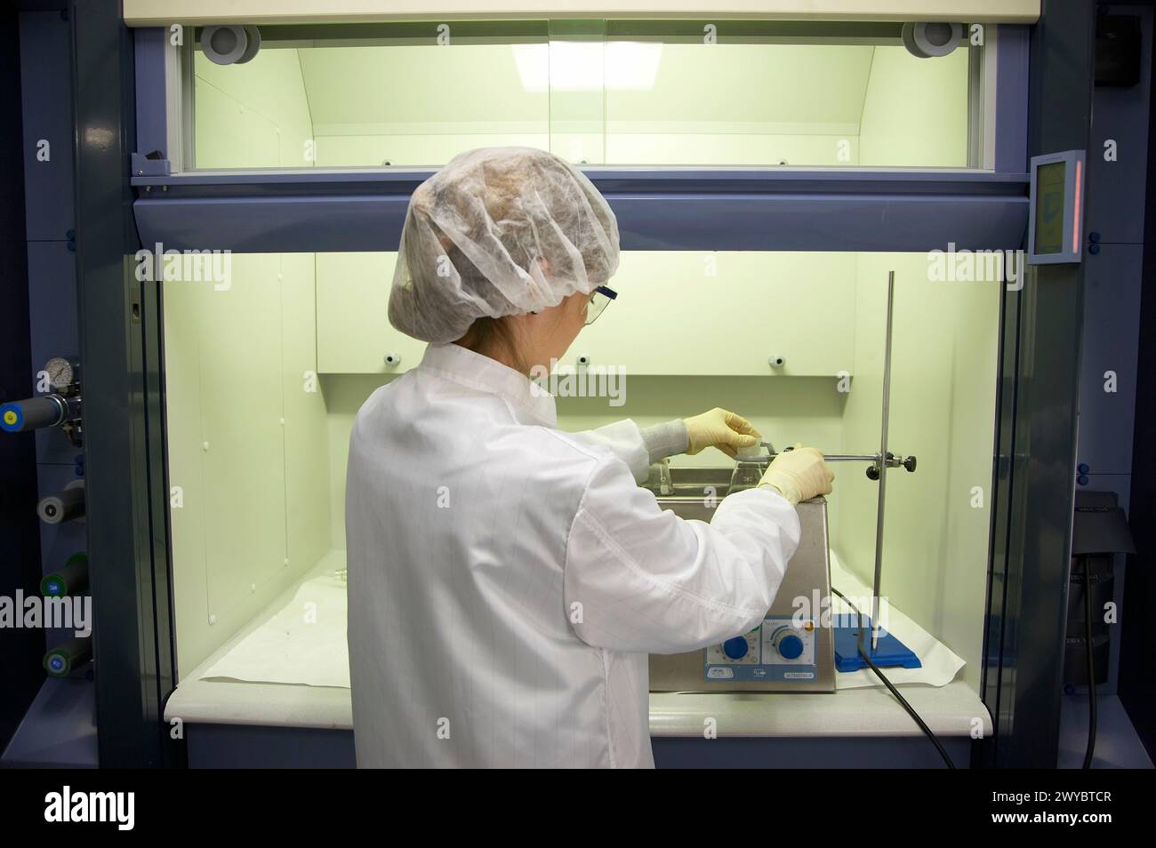 Chemical manipulation in Laminar flow hood, Clean room Stock Photo - Alamy