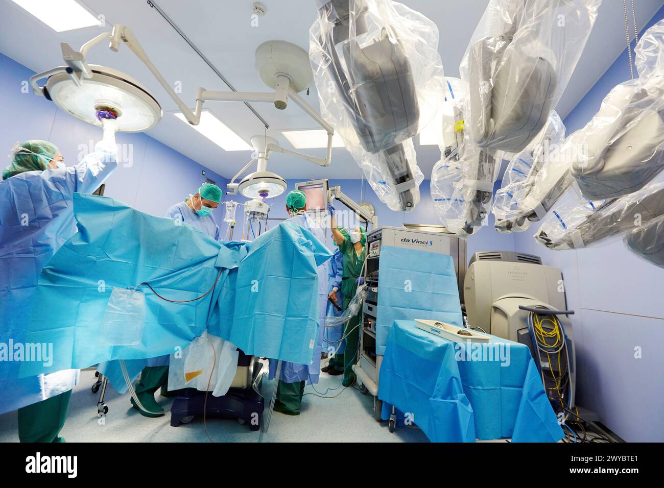 Operating room, Prostate cancer robotic surgery, Da Vinci surgical ...