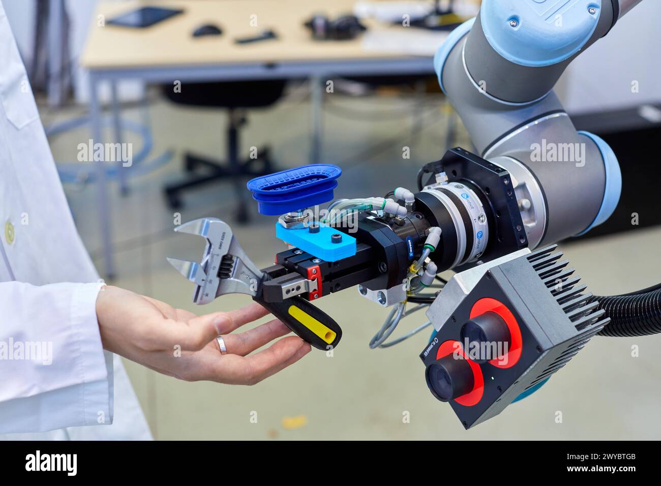 Use of flexible robotics in industrial manufacturing processes, Mobile robot, Advanced ...