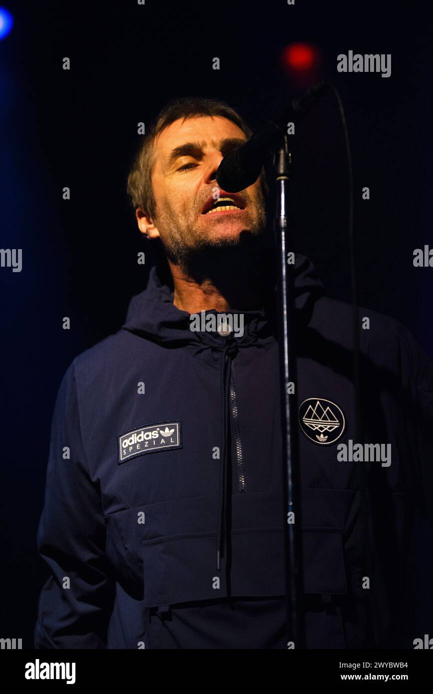 Liam Gallagher and John Squire performing live at the Columbiahalle in ...