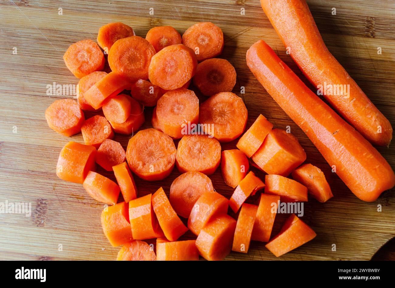 Whole and chopped carrots on chopping board hi-res stock photography and images - Alamy