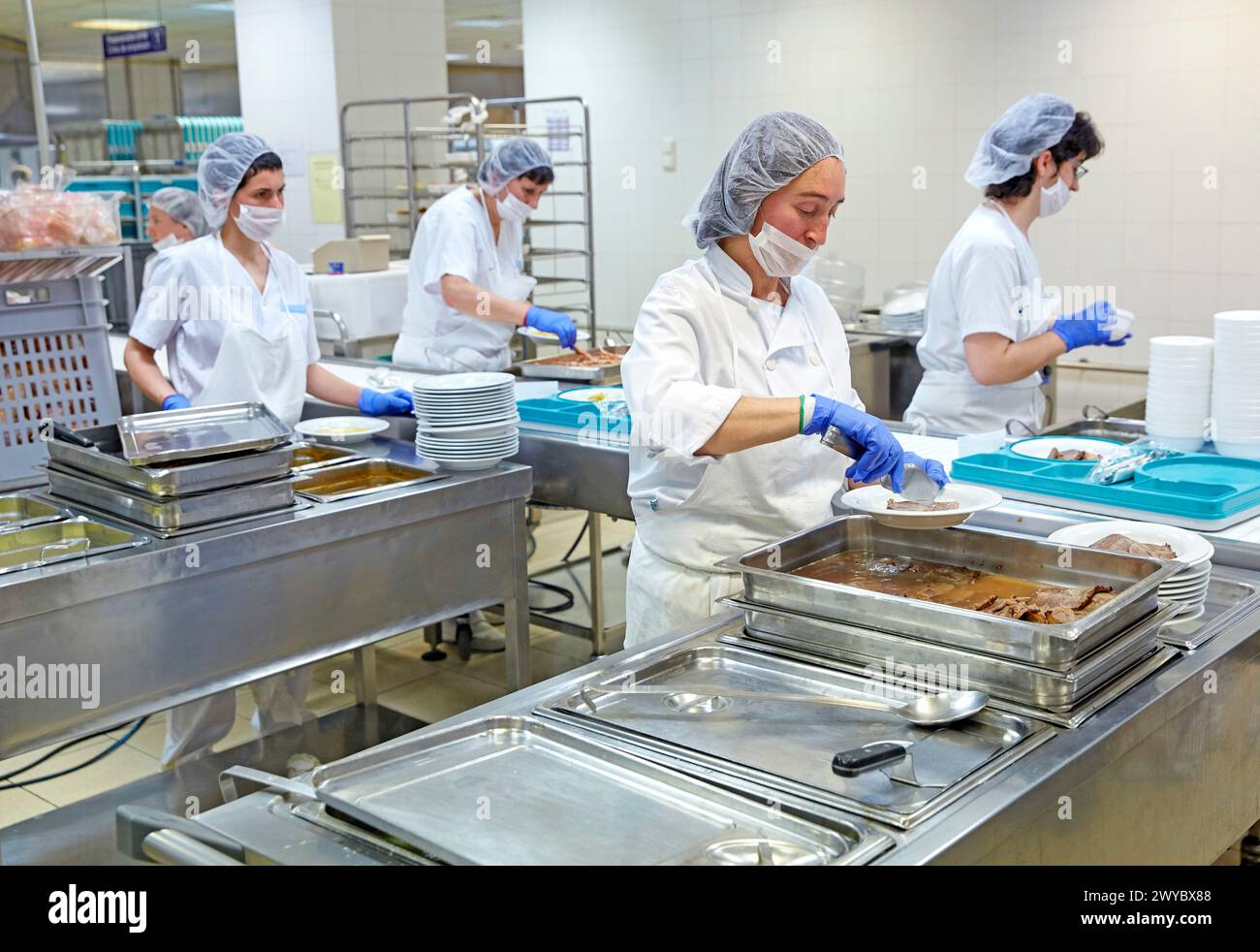 Food serving line, Hospital meal preparation, Kitchen, Hospital ...