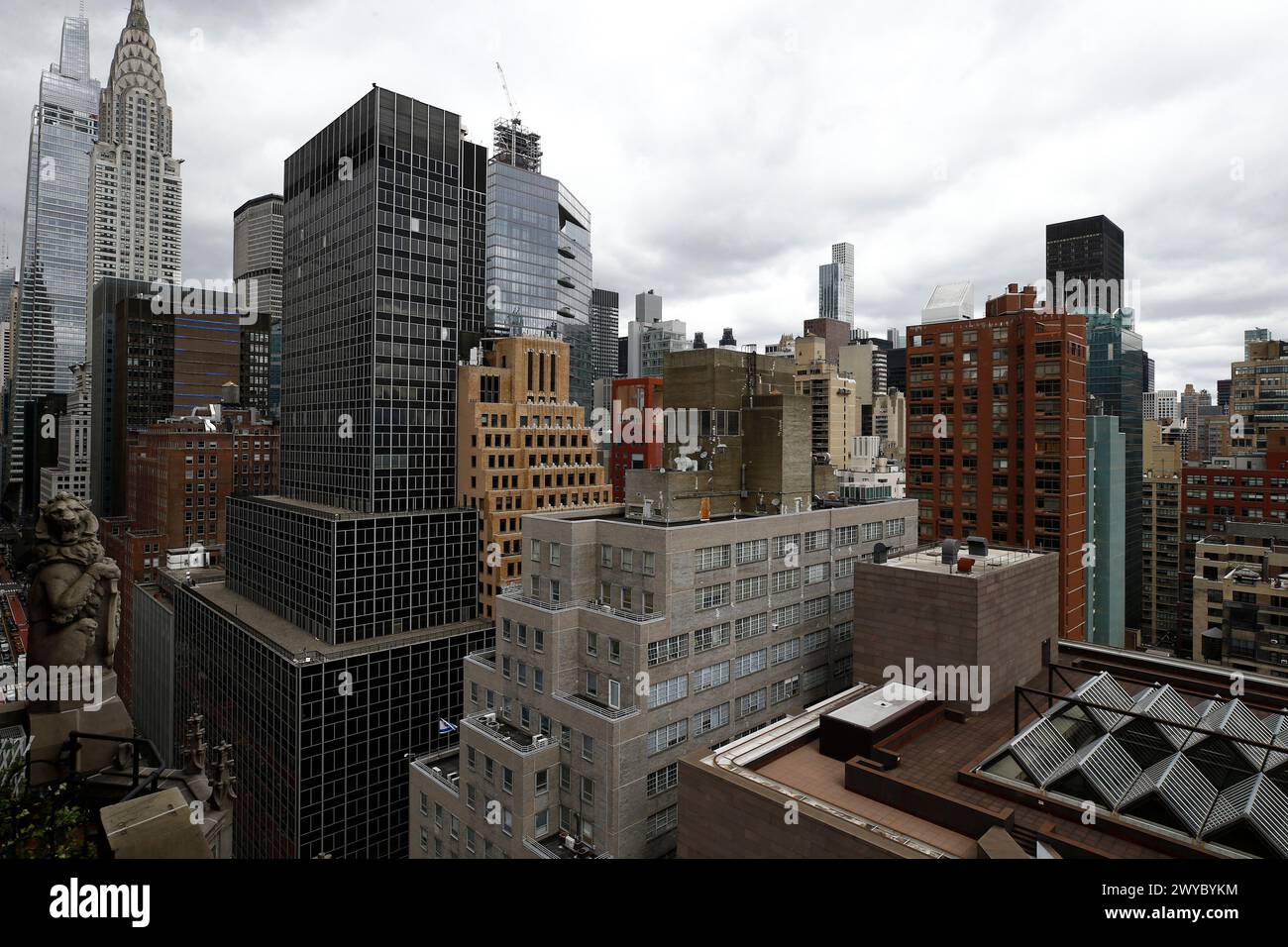 New York City, USA. 05th Apr, 2024. A view of the Manhattan skyline ...
