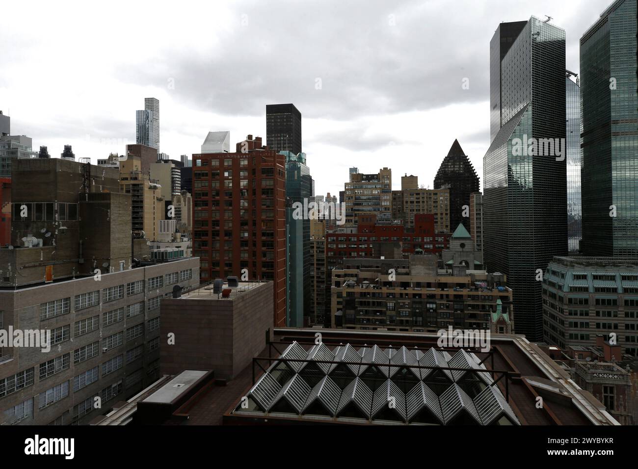 New York City, USA. 05th Apr, 2024. A view of the Manhattan skyline ...