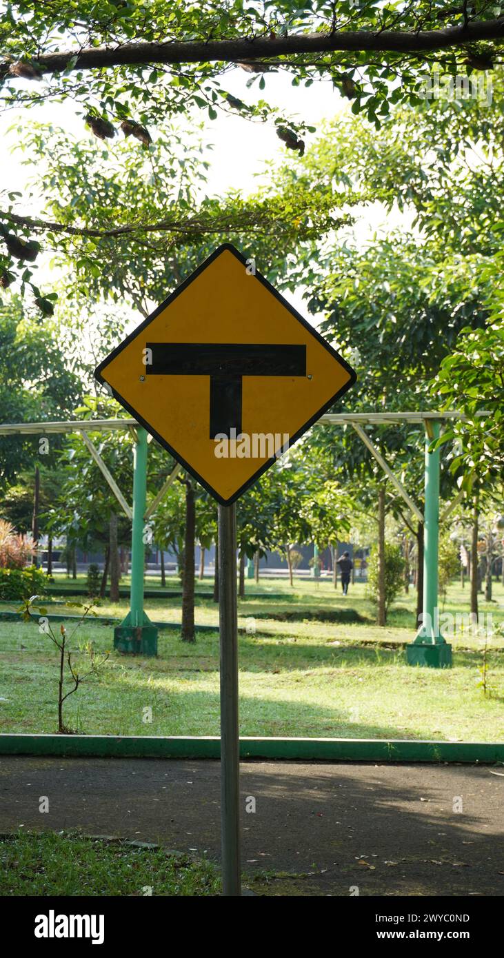 Highway sign showing a T-junction Stock Photo - Alamy