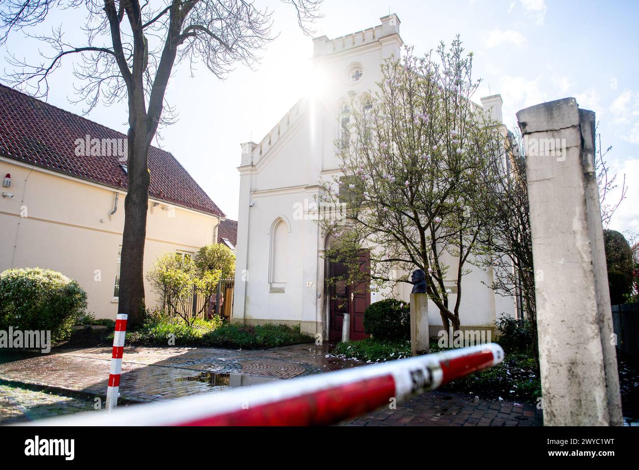 Oldenburg, Germany. 05th Apr, 2024. View of the synagogue in Leo-Trepp ...