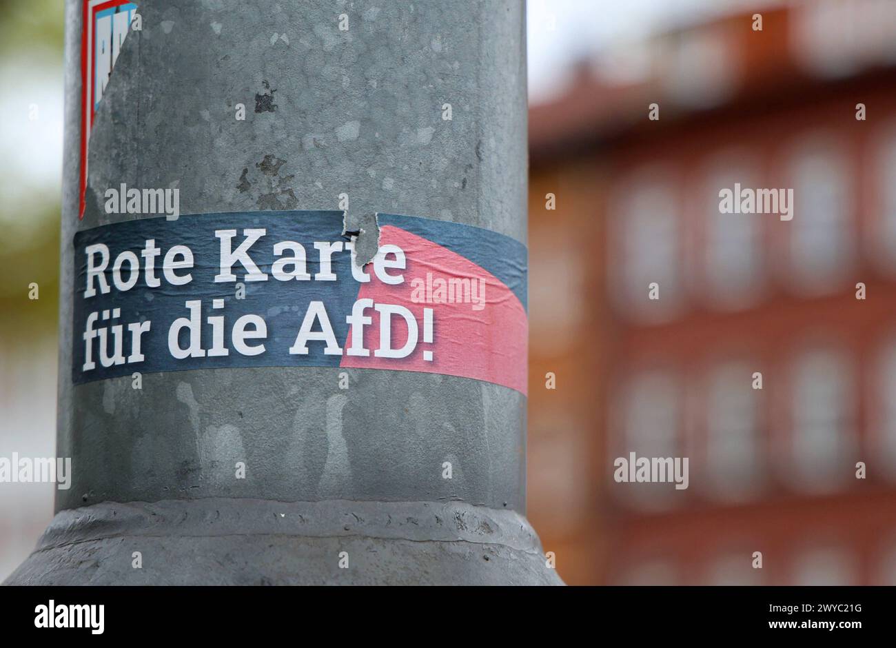 Erfurt 04.04.2024, Erfurt, Aufkleber mit der Aufschrift Rote Karte fuer ...