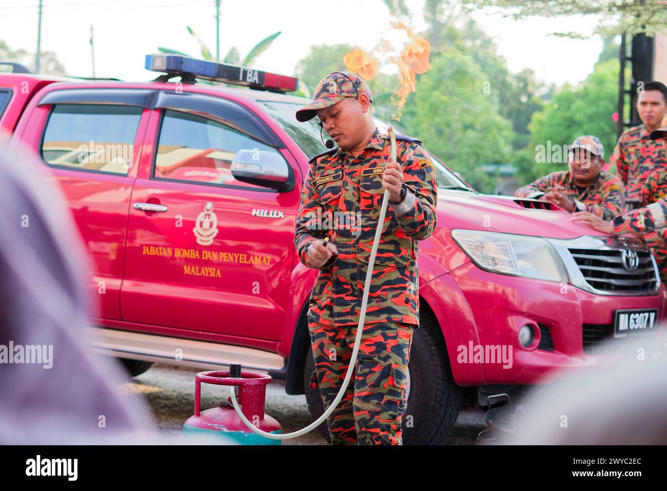Fire fighter hi-res stock photography and images - Alamy