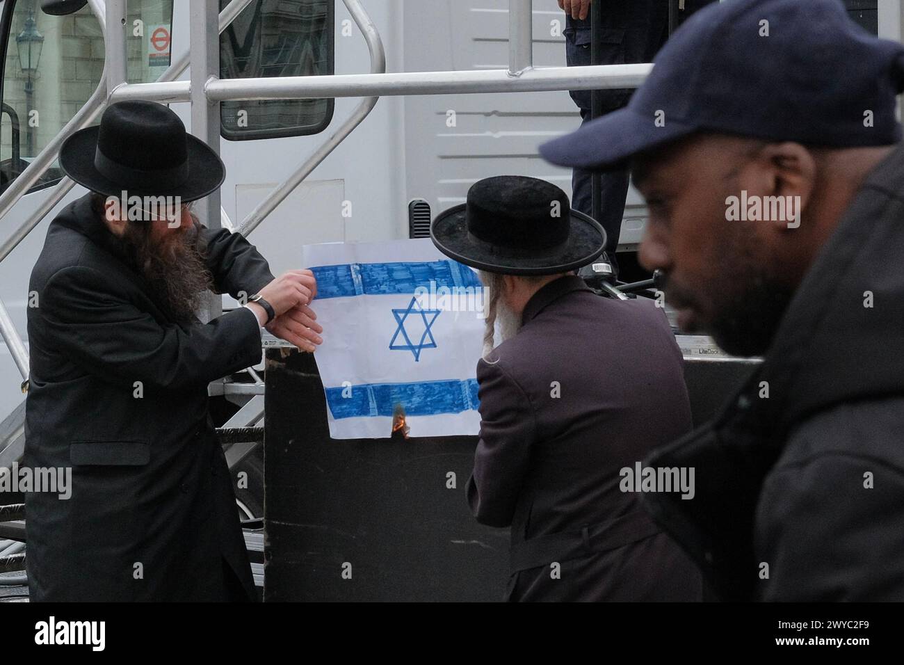 London, England, UK. 5th Apr, 2024. Jewish Rabbis burn Israeli flag at ...