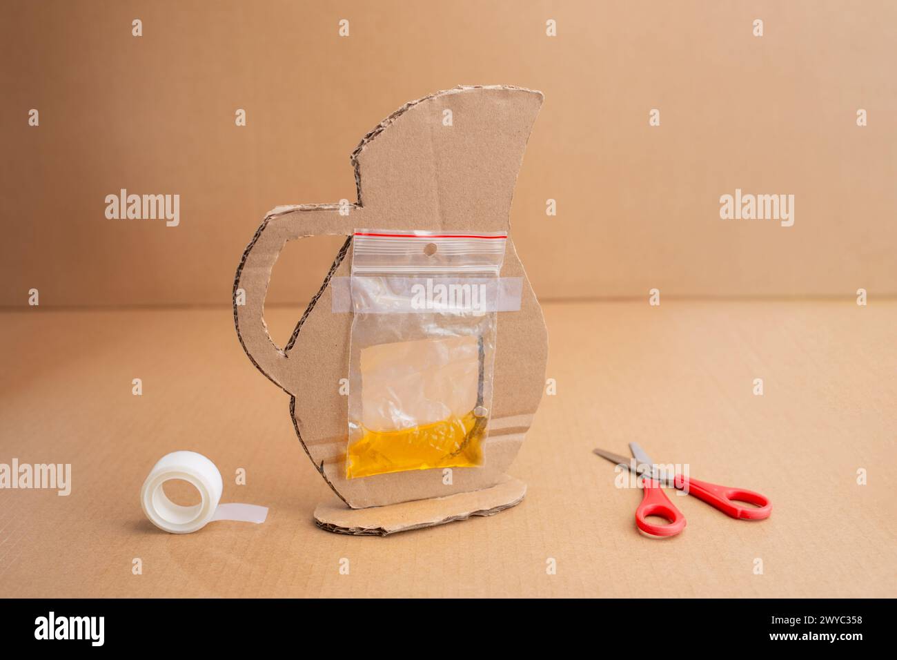 Cardboard setup hi-res stock photography and images - Alamy