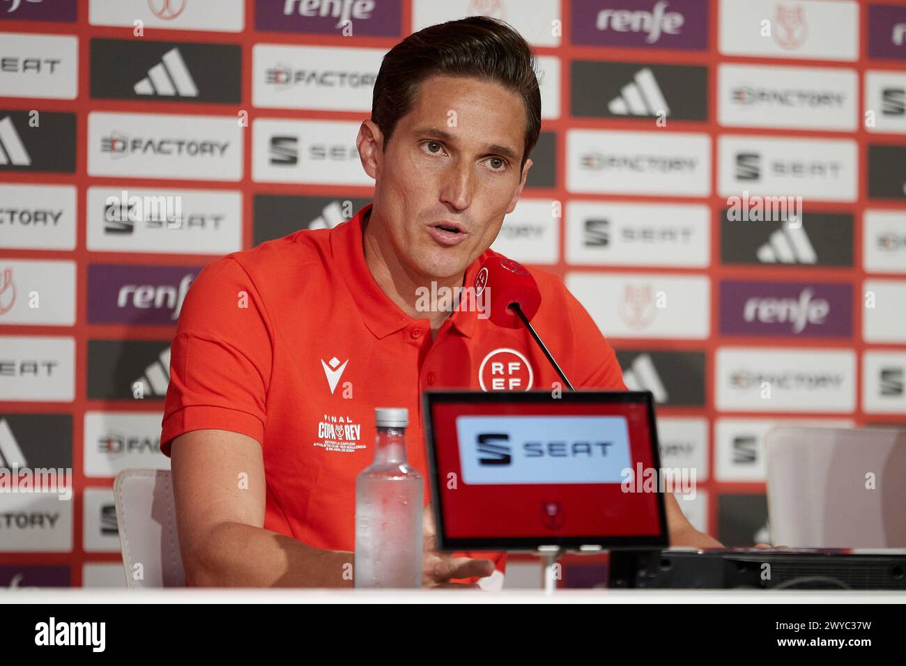 Seville, Spain. 05th Apr, 2024. The main referee of the Spanish Copa ...