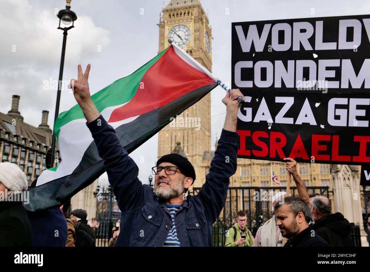 London, UK. 05 APR 2024. Pro Palestine and pro Israel demonstrators ...