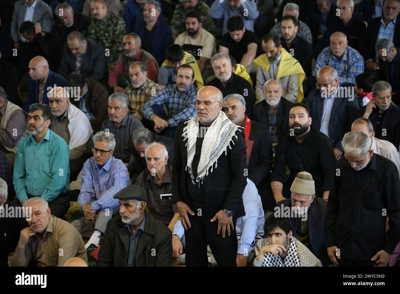 Tehran, Iran. 5th Apr, 2024. Iranian worshippers take part in the ...