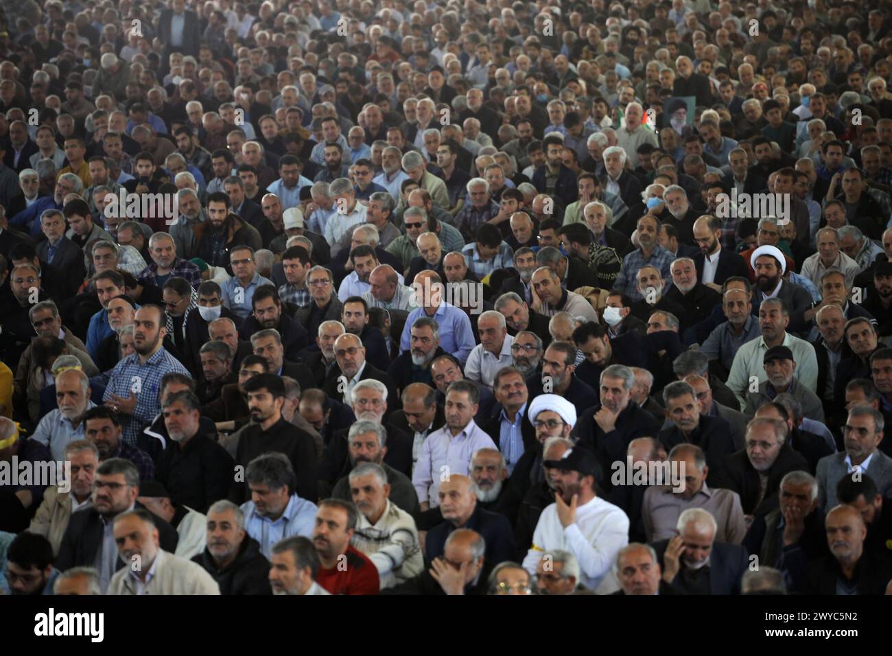 Tehran, Iran. 5th Apr, 2024. Iranian worshippers take part in the ...