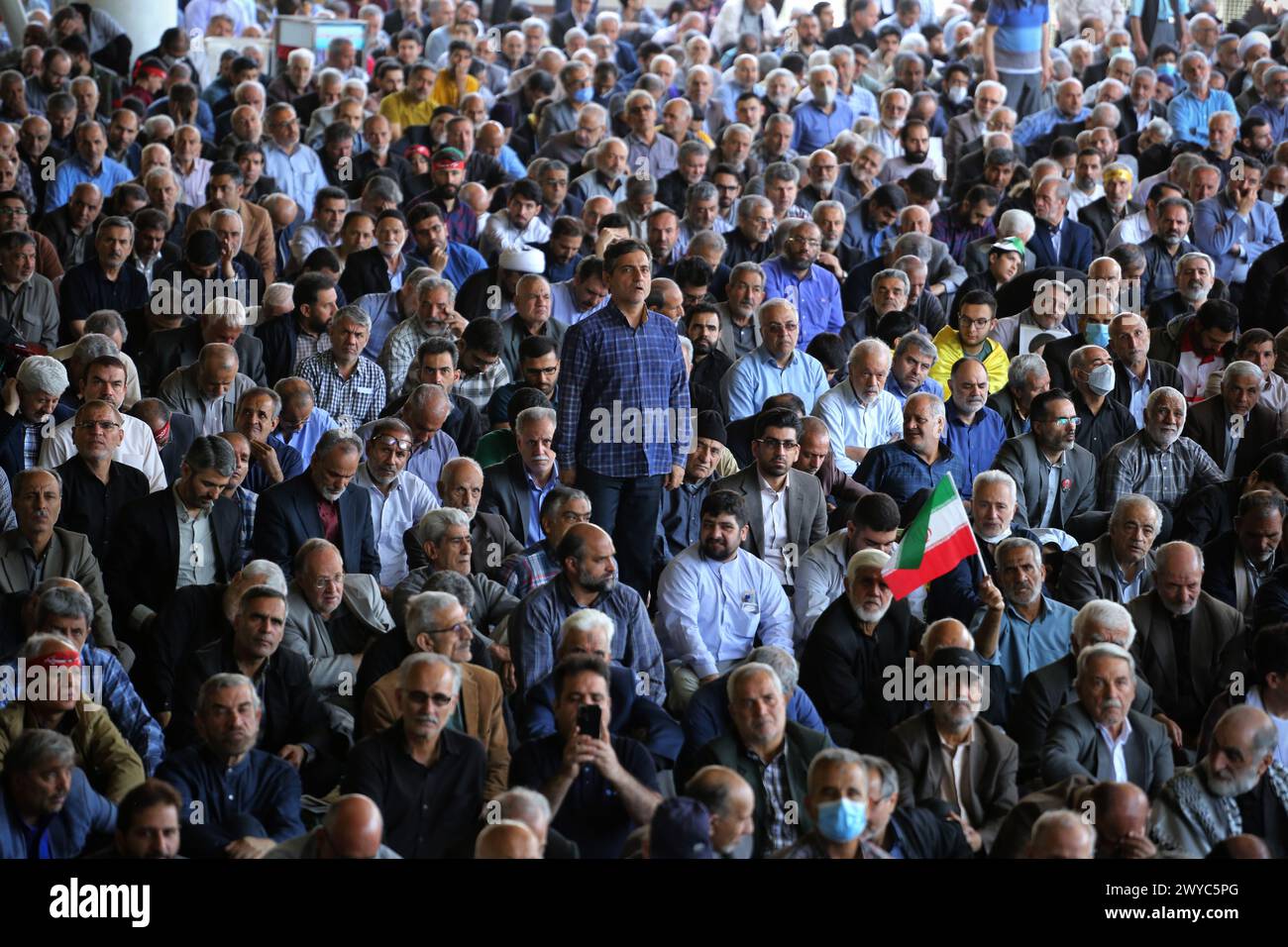 Tehran, Iran. 5th Apr, 2024. Iranian worshippers take part in the ...