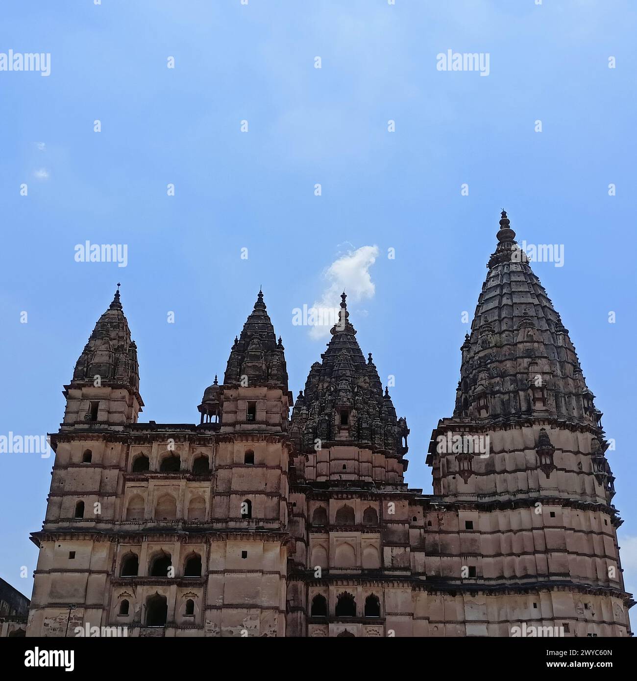 Orchha temple hi-res stock photography and images - Alamy