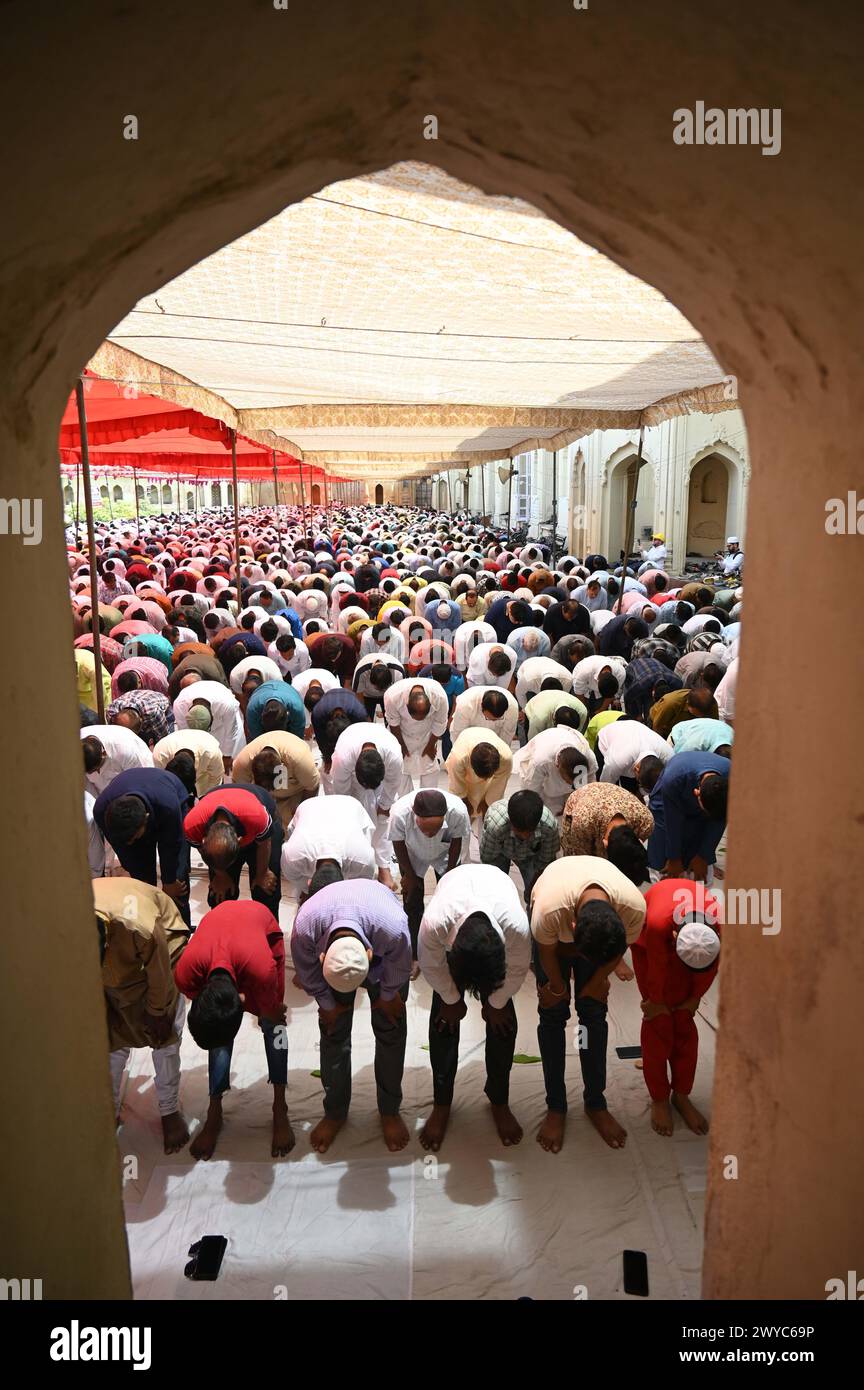 LUCKNOW, INDIA - APRIL 5: Muslims offering prayers on the Last Friday ...