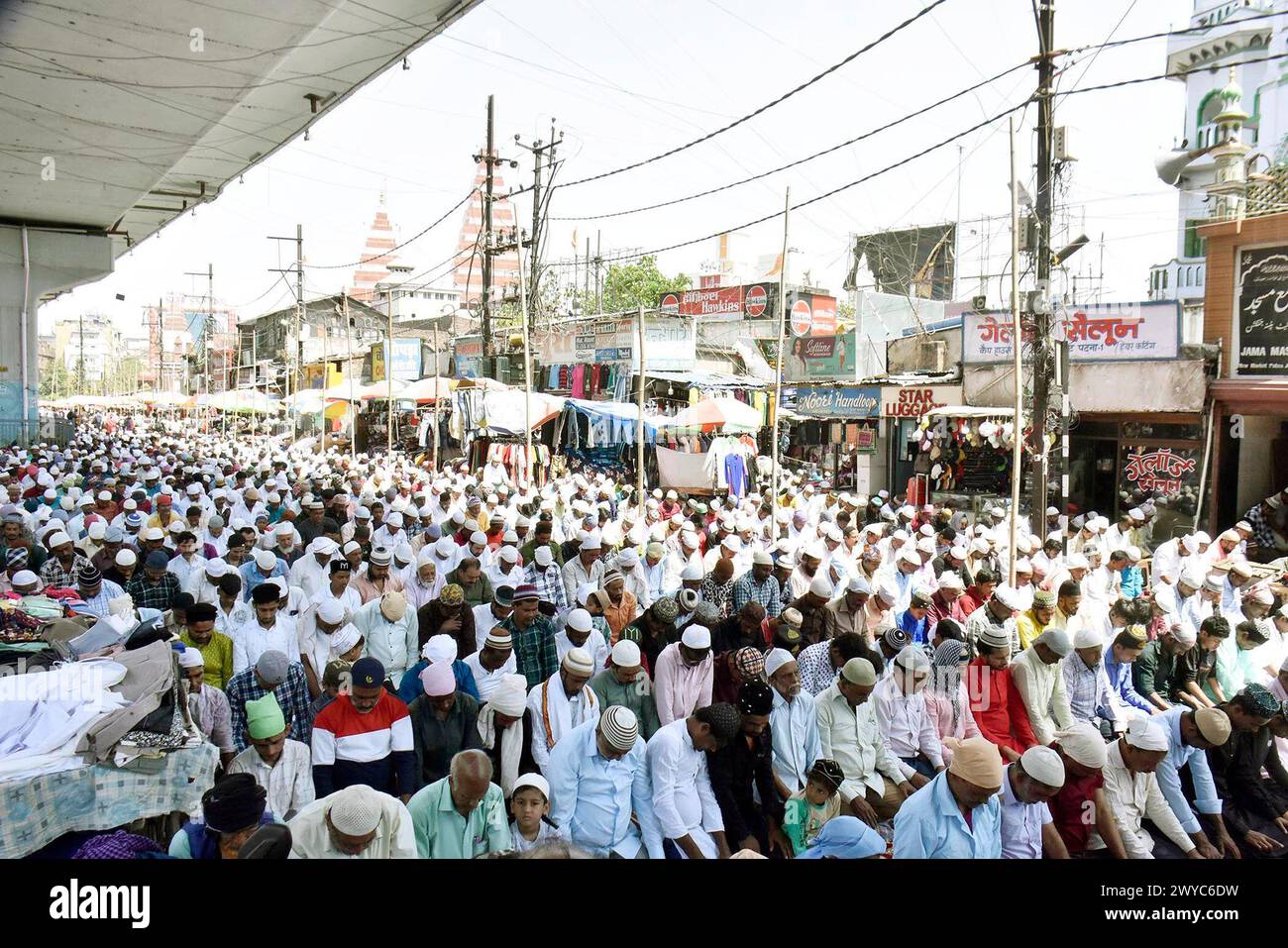 PATNA, INDIA - APRIL 5: Muslim devotees offering last Friday Namaz in ...