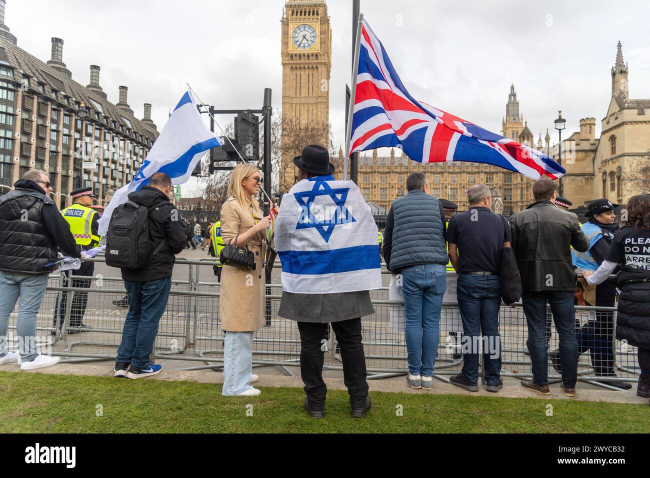 05/04/2024. London, UK Pro-Israeli protesters take part in a counter ...