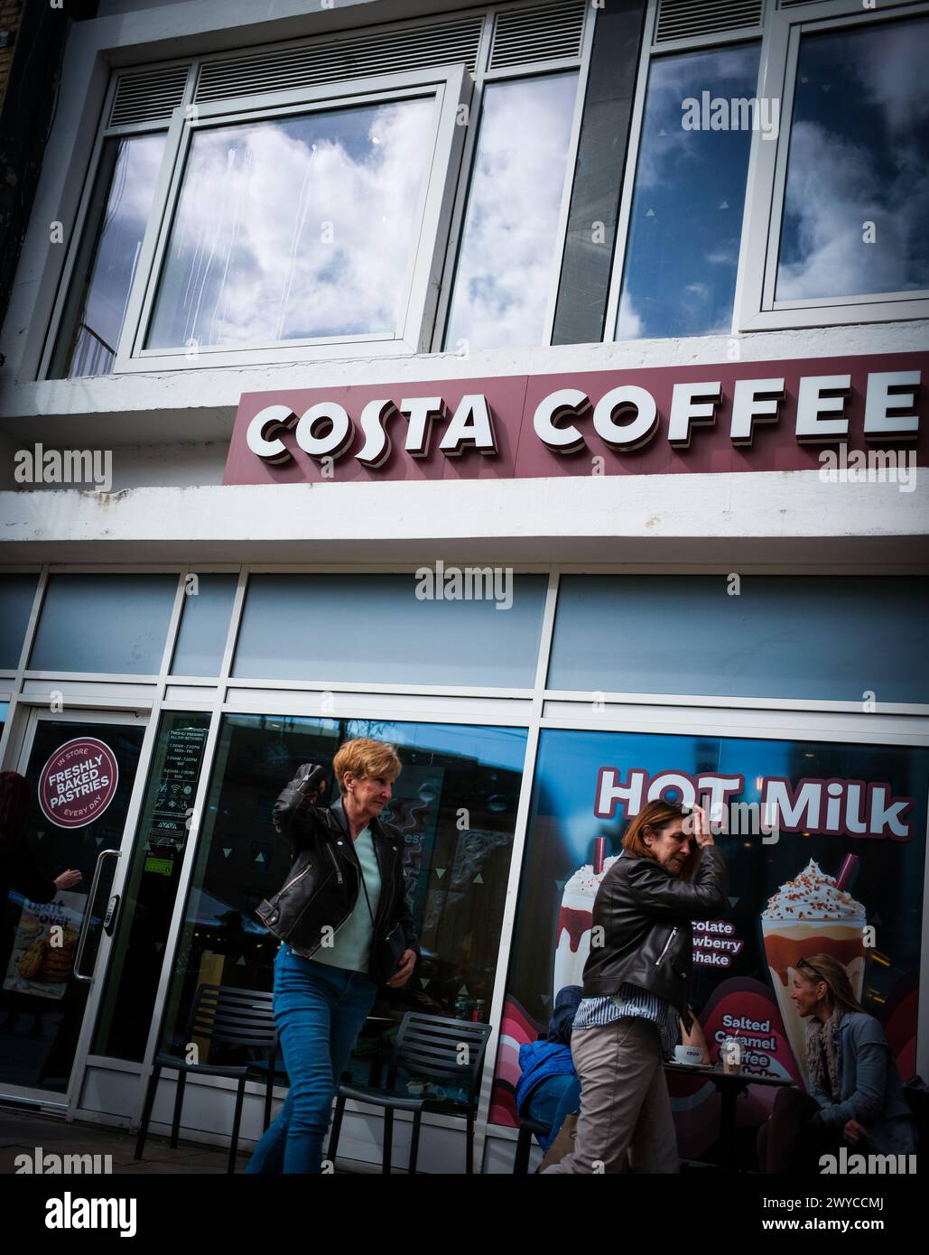 Costa Coffee Cafe in Cambridge Uk Stock Photo - Alamy