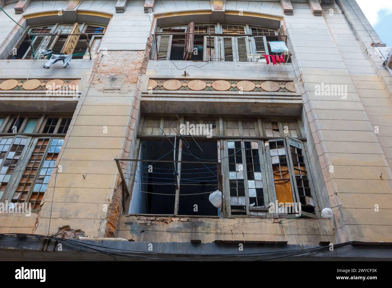 Building broken architecture hi-res stock photography and images - Alamy